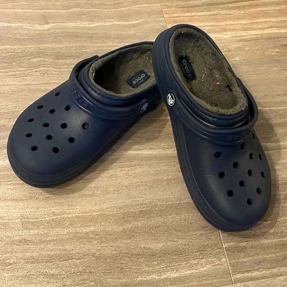 CROCS | Shoes | Crocs Navy Grey Lined Size Mens 4 Womens 6 | Poshmark
